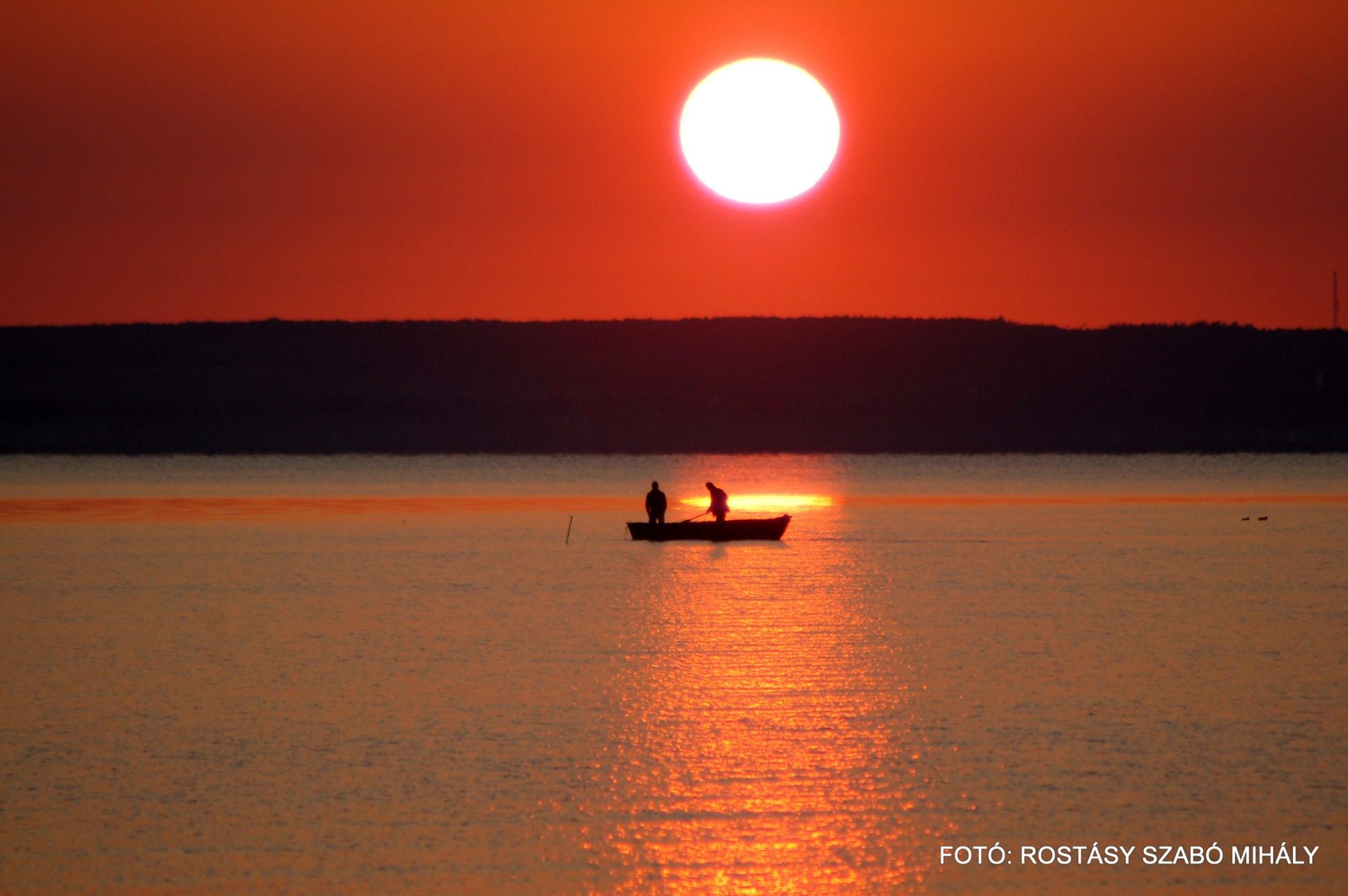 Napkelte a Balatonon: mikor még a víz is megáll egy pillanatra | szmo.hu