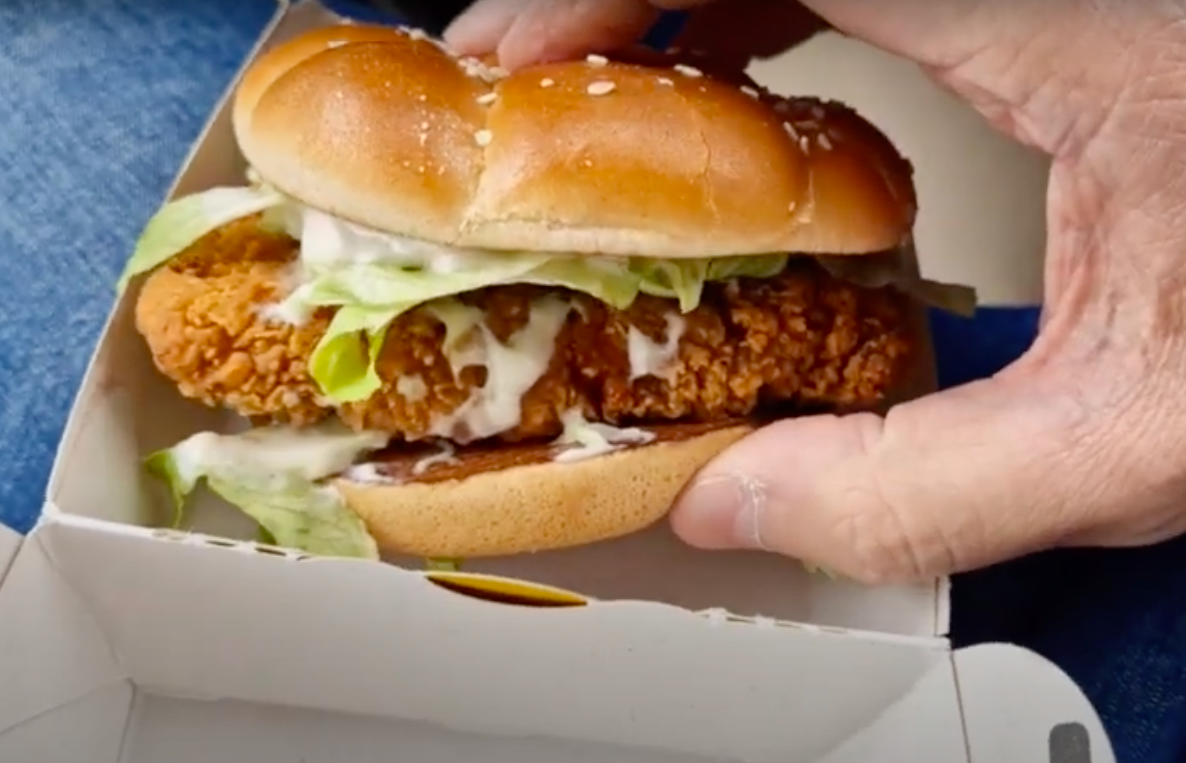 Új, állandó burger érkezik a Meki étlapjára, 15 éve először | szmo.hu