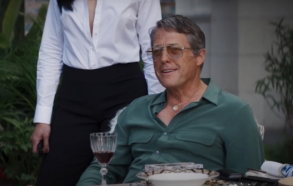 Csúcsformában a ripacskodó Hugh Grant a Fortune hadművelet – A nagy ...